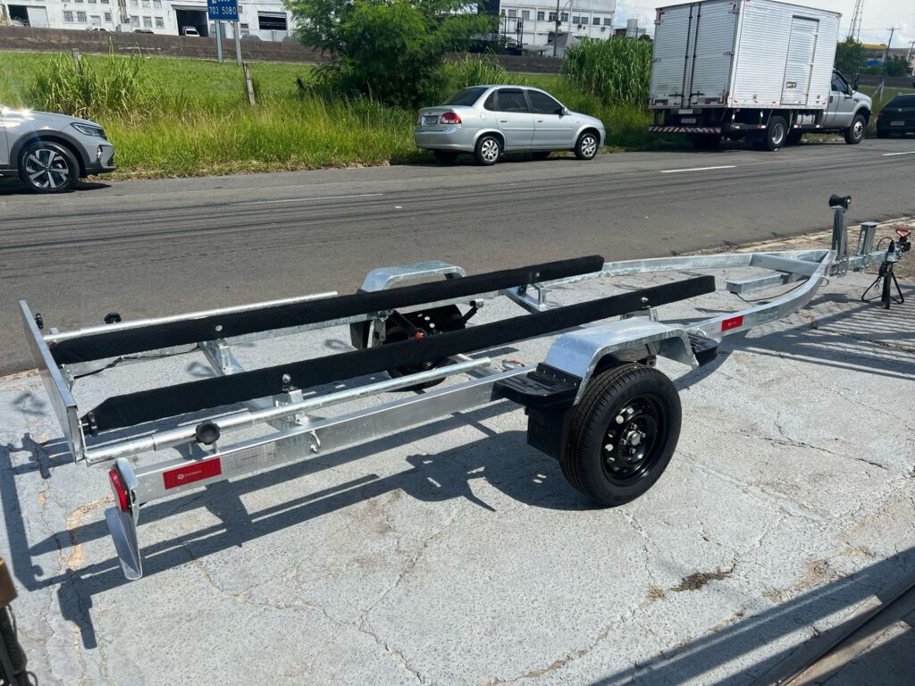 Carretinha reboque Galvanizada CHASSI 4,50 M - Multcarretas